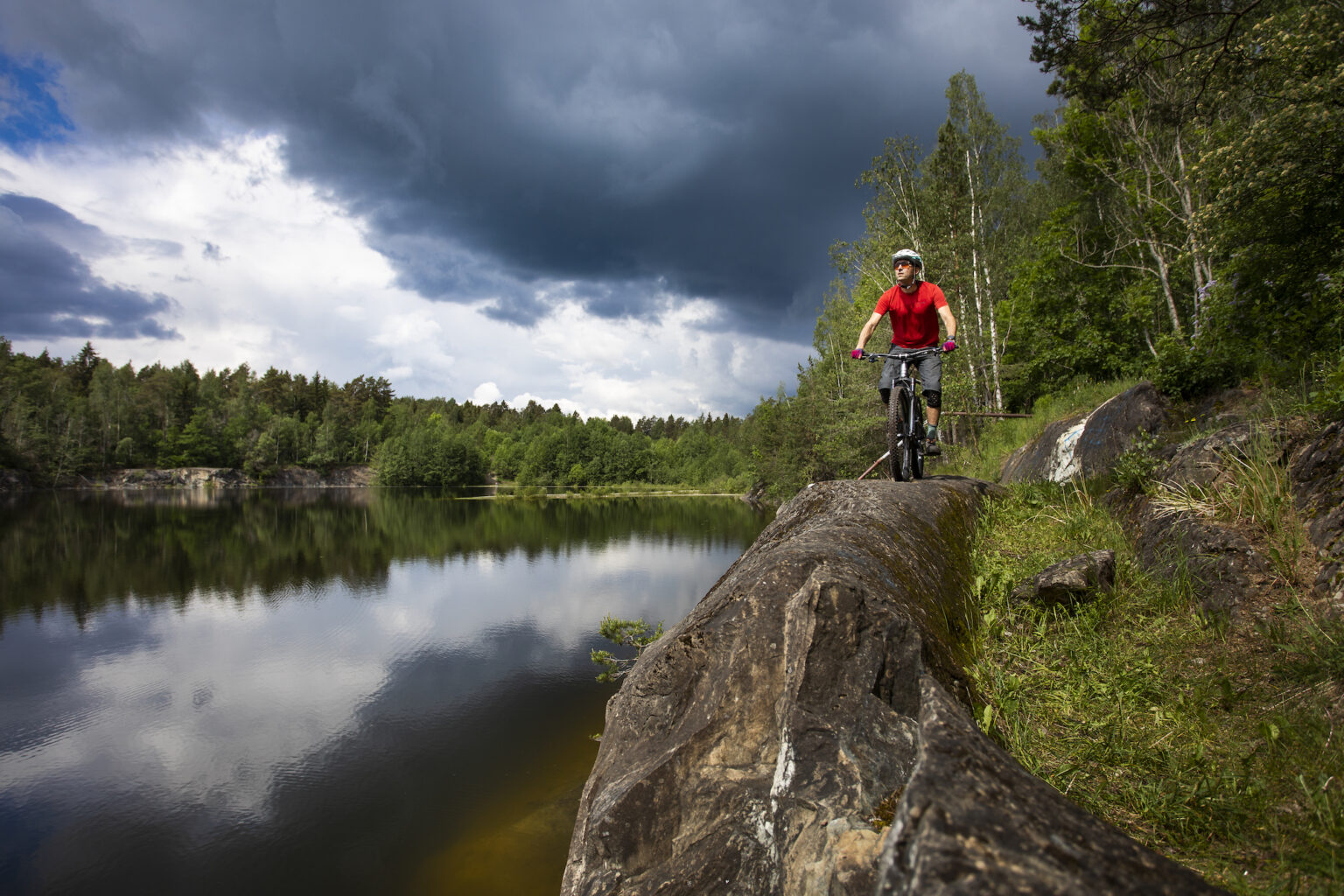 Aron har järnkoll på sveriges cykelstigar - Utemagasinet
